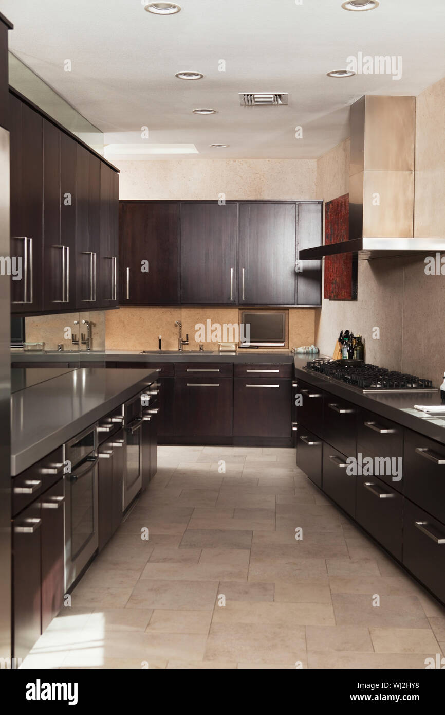 Interior of empty commercial kitchen Stock Photo - Alamy