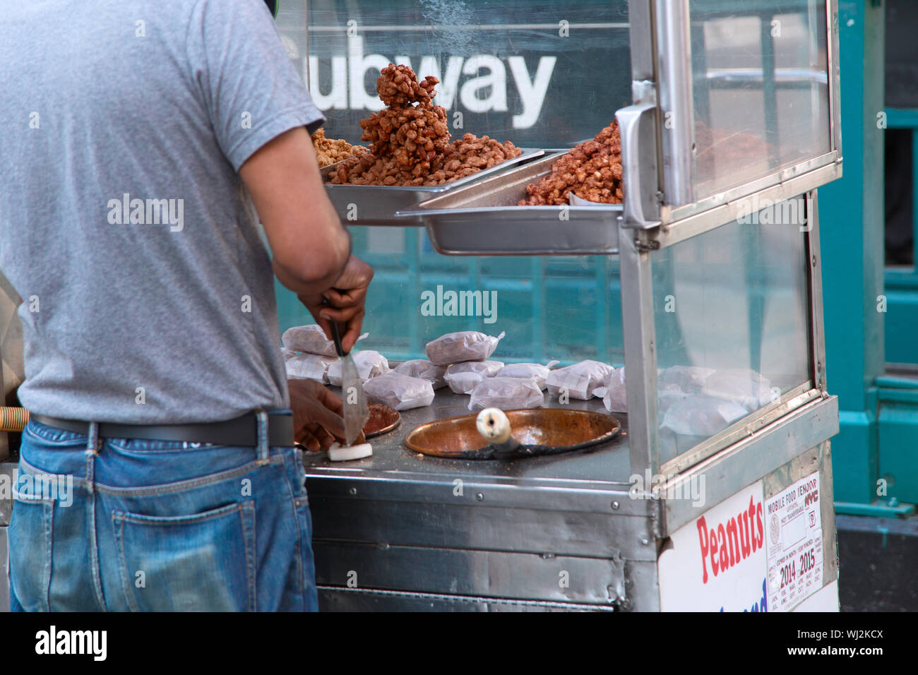 Roadside vendor traditional food hi-res stock photography and images ...