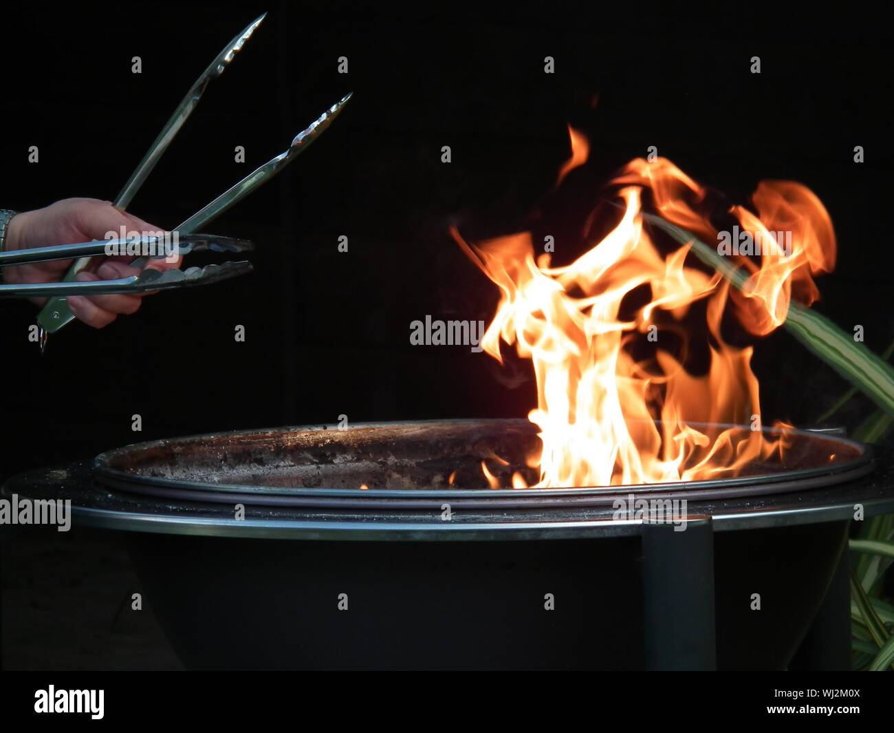 Fire tongs hi-res stock photography and images - Alamy