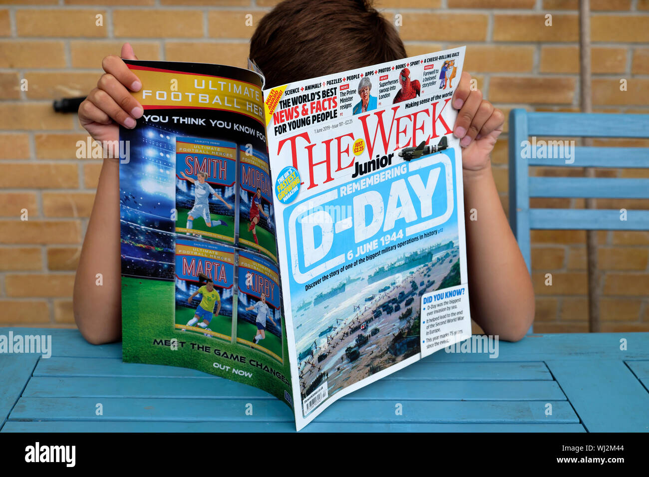 People magazine cover hi-res stock photography and images - Alamy