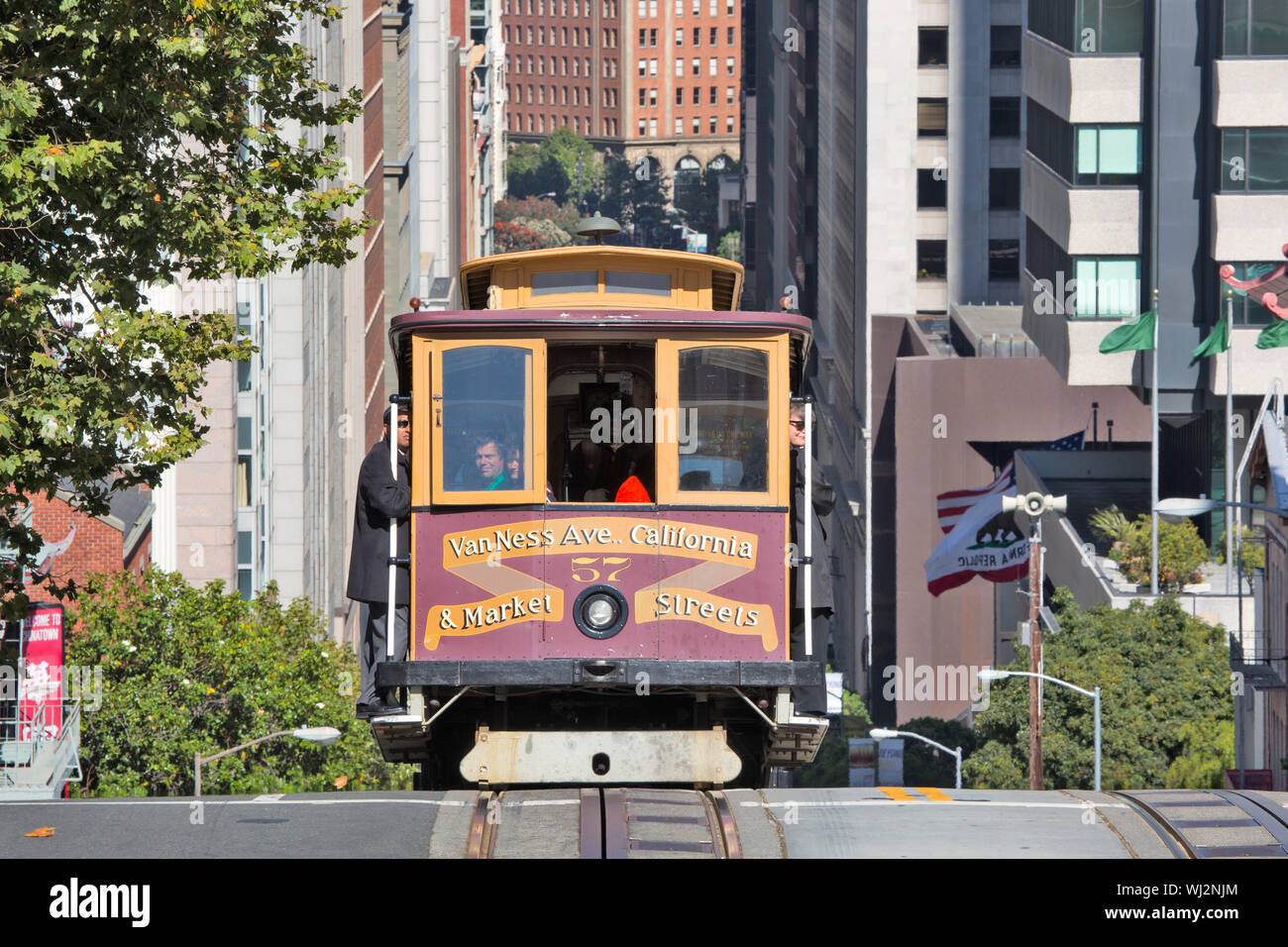 Cable car climbing a hill in San Francisco Stock Photo - Alamy