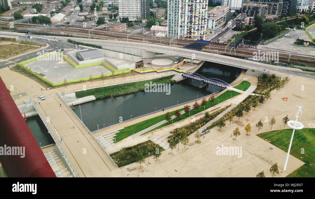 Bridges across river hi-res stock photography and images - Alamy