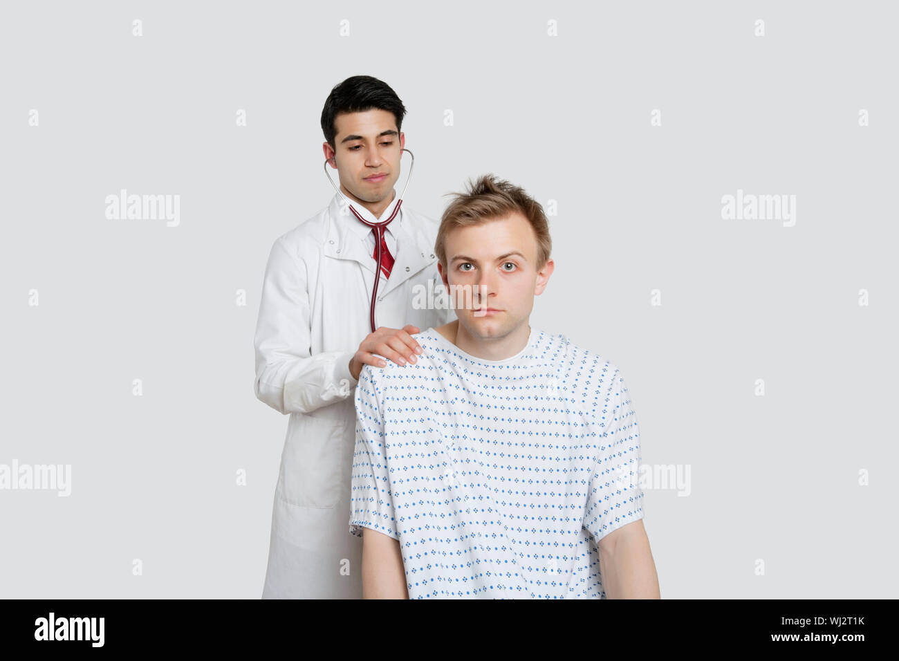 Patient being treated hi-res stock photography and images - Alamy