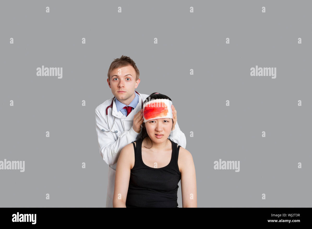 Portrait of a doctor treating his female patient Stock Photo - Alamy