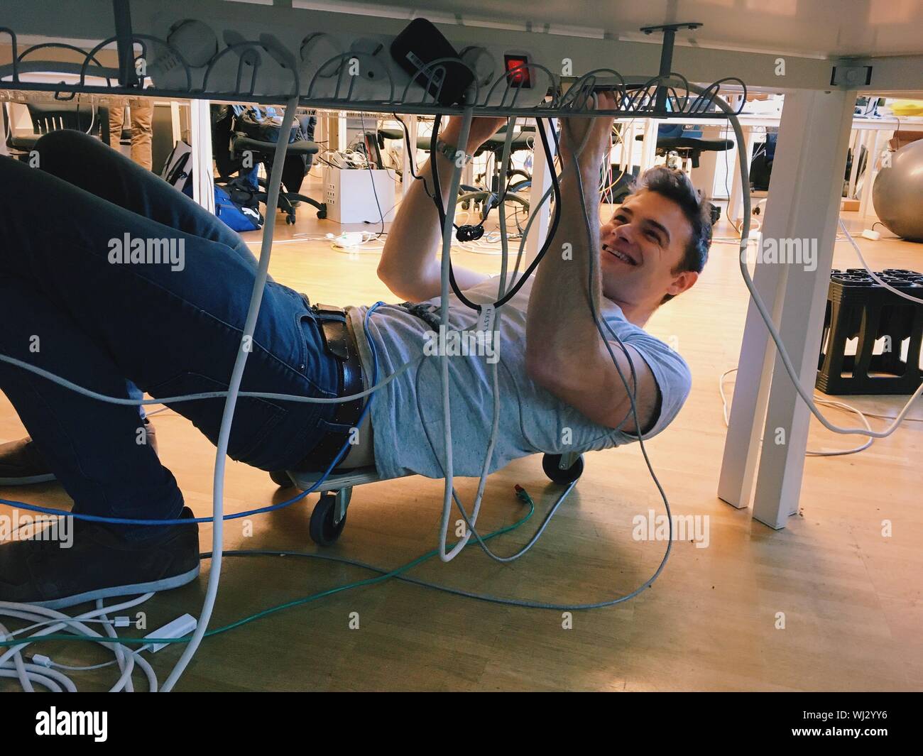 Fixing cable hi-res stock photography and images - Alamy