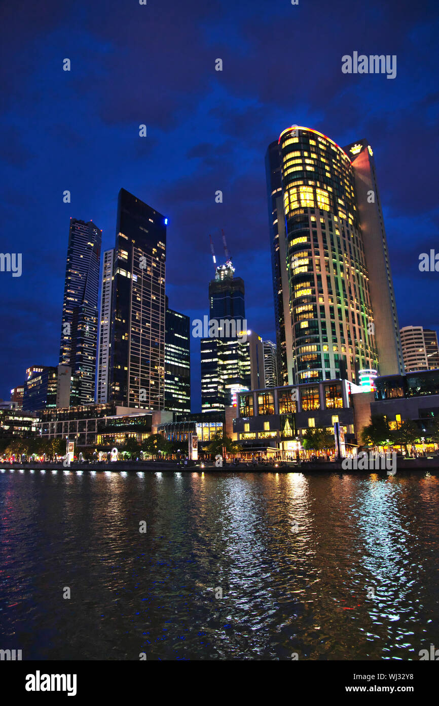 Melbourne / Australia - 28 Dec 2018: Evening on the waterfront in ...