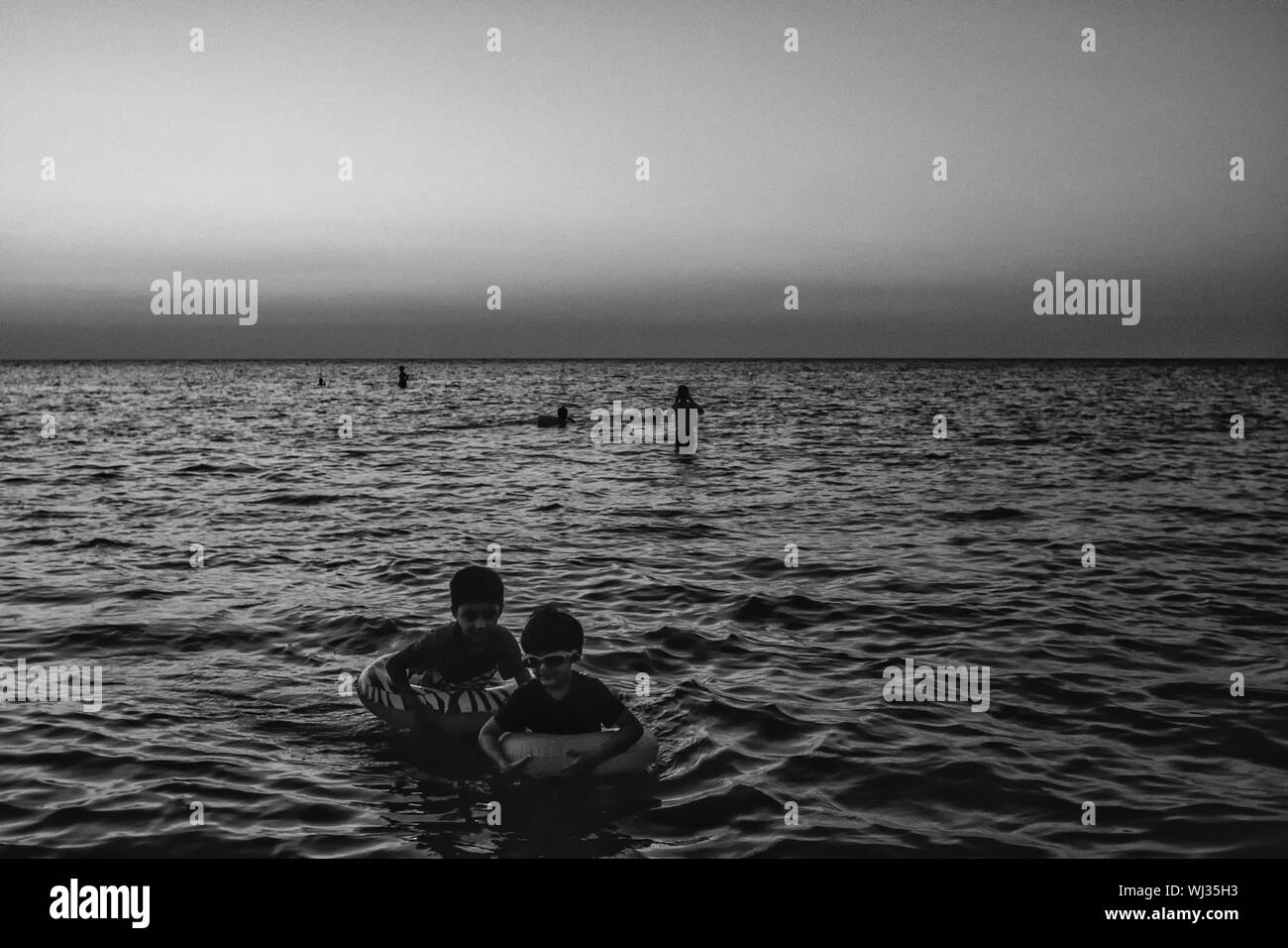 Children sea hi-res stock photography and images - Alamy