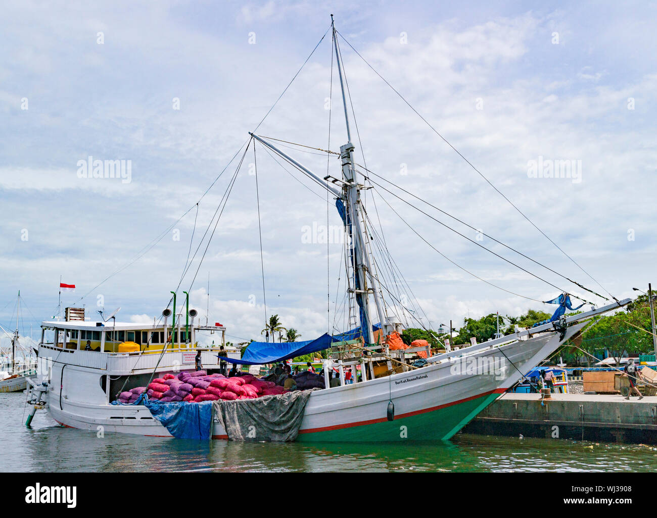 Pinisi in Paotere harbour, Makassar, Sulawesi, Indonesia Stock Photo ...