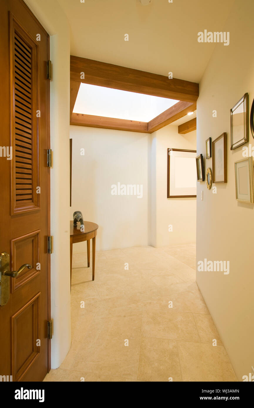 Empty hallway in house Stock Photo - Alamy