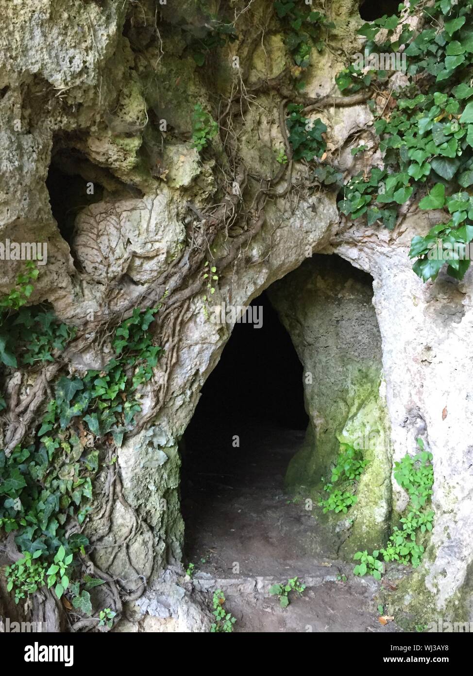 Cave opening hi-res stock photography and images - Alamy