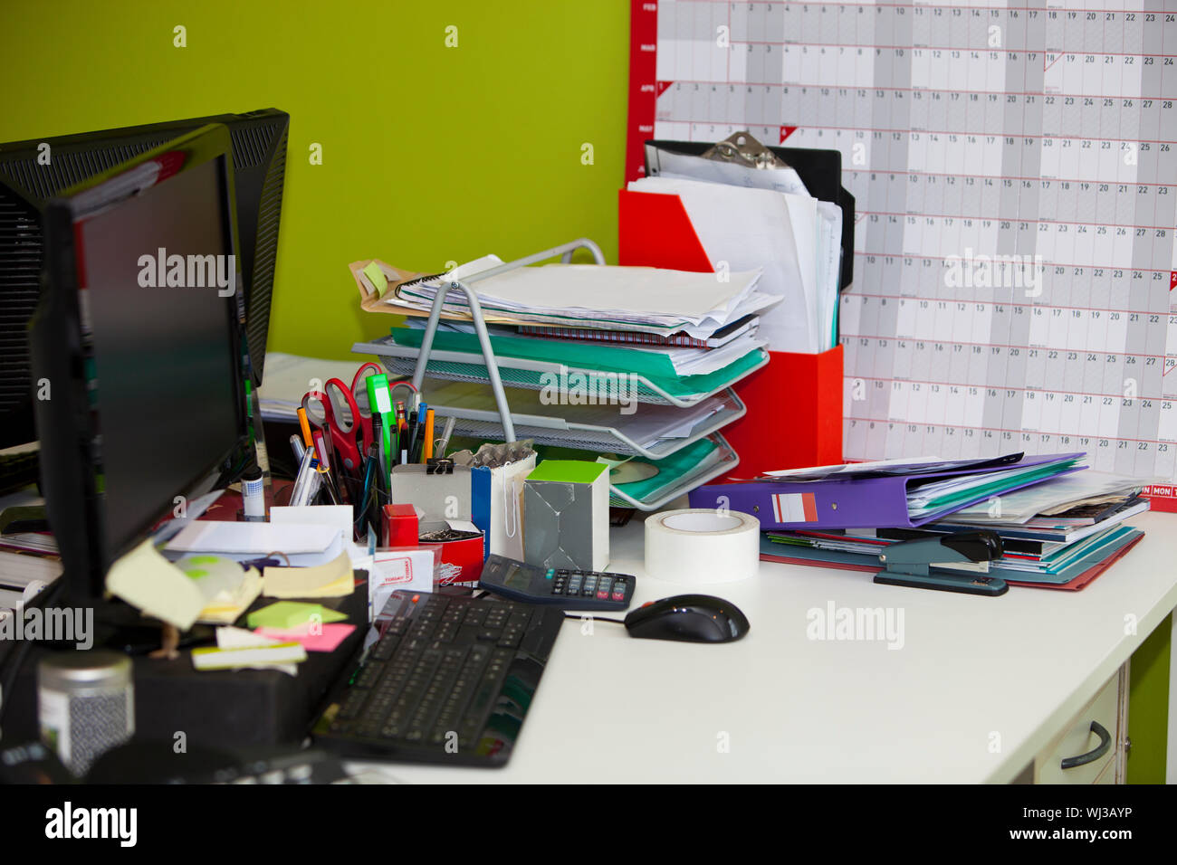 Office desk messy hi-res stock photography and images - Alamy