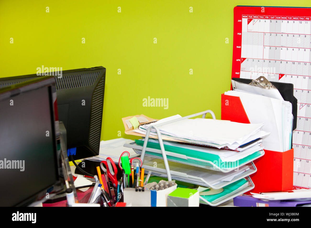 Messy file folder close up hi-res stock photography and images - Alamy