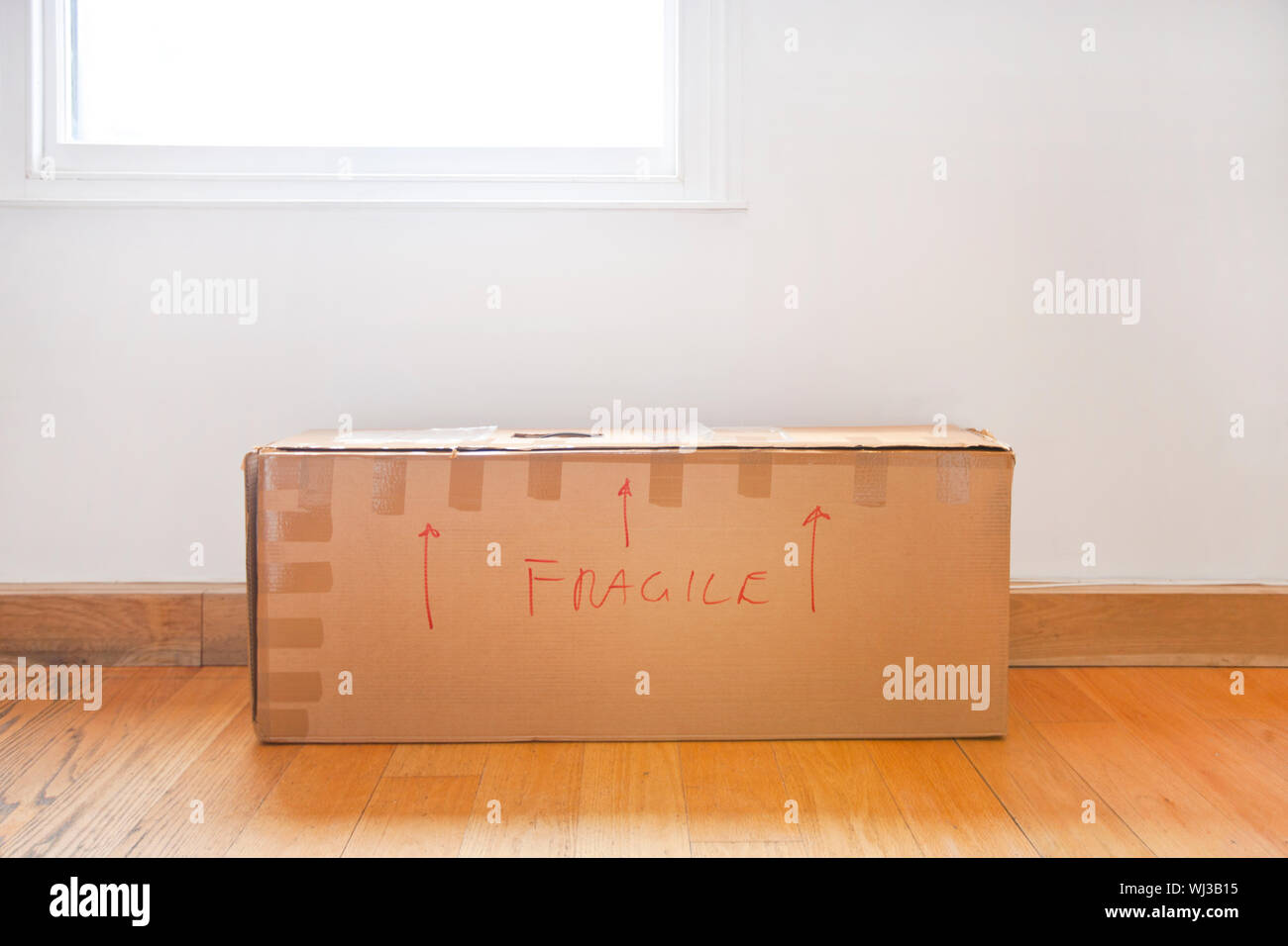 Cardboard box marked "fragile Stock Photo - Alamy