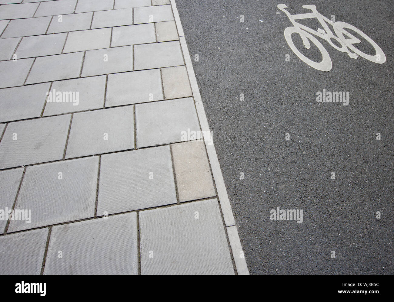 Close-Up of cycle lane on the pavement Stock Photo - Alamy