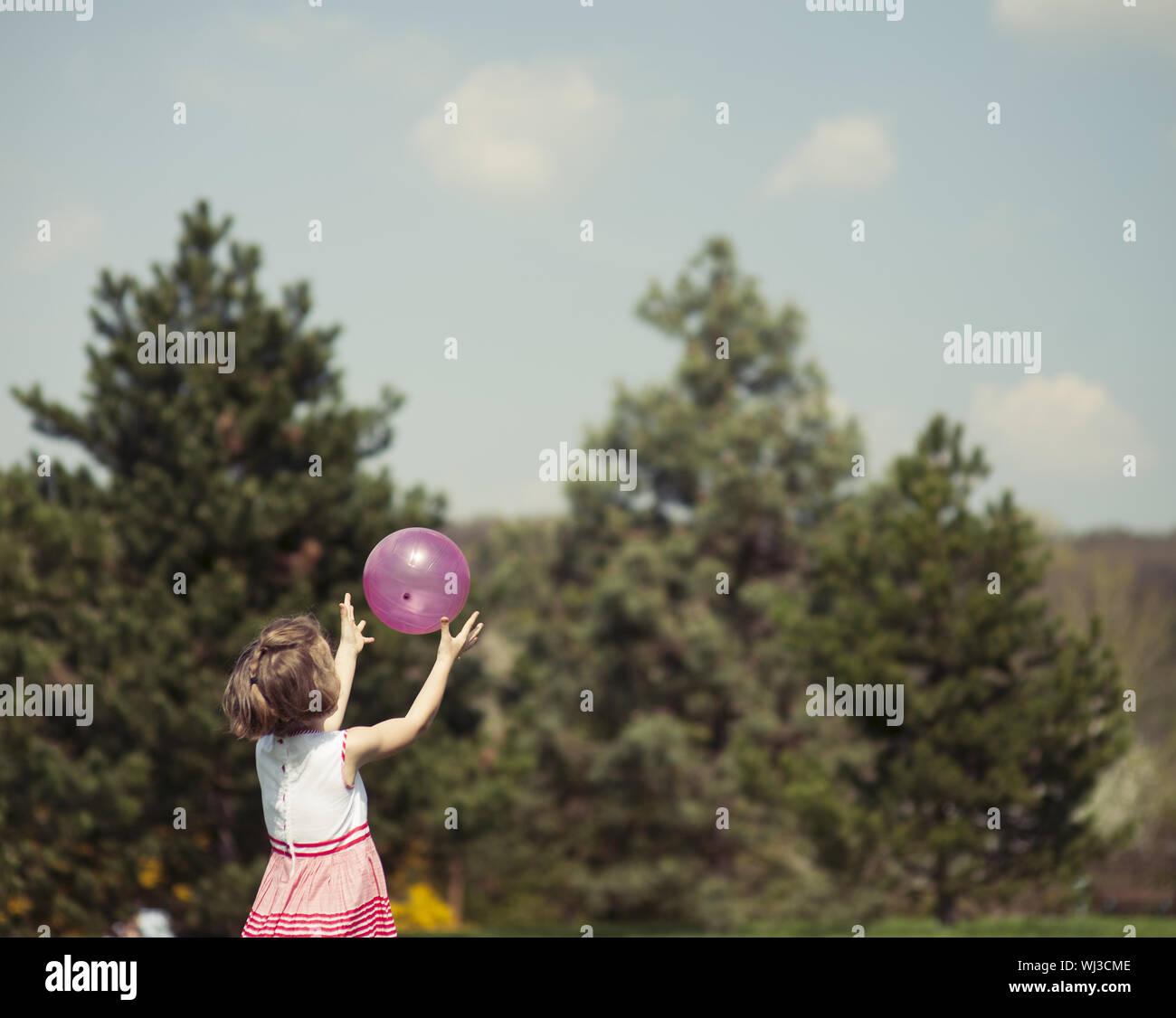 Expression catching ball hi-res stock photography and images - Alamy