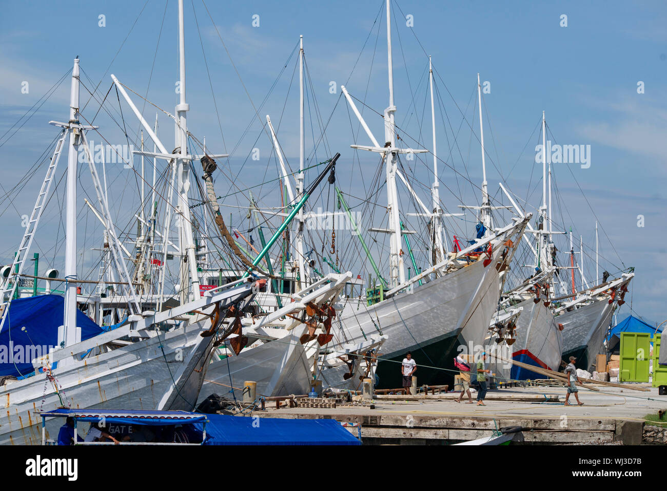 Pinisi in Paotere harbour, Makassar, Sulawesi, Indonesia, 2012 Stock ...