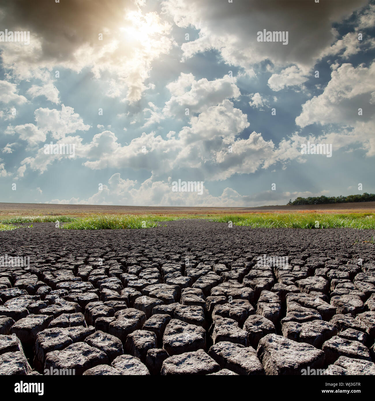 hot sun over drought earth Stock Photo - Alamy