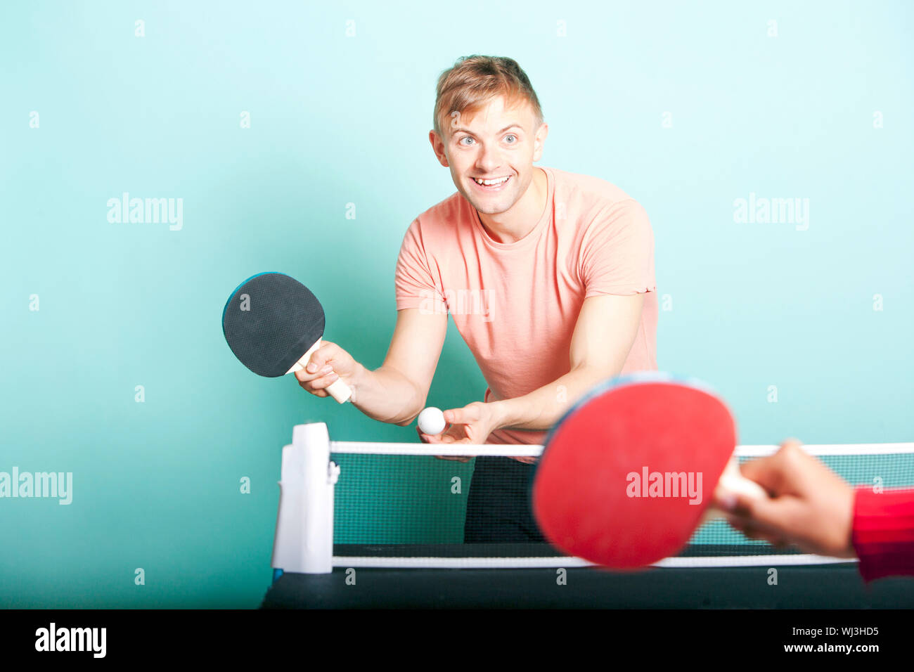 Man playing tennis blue shirt hi-res stock photography and images - Alamy
