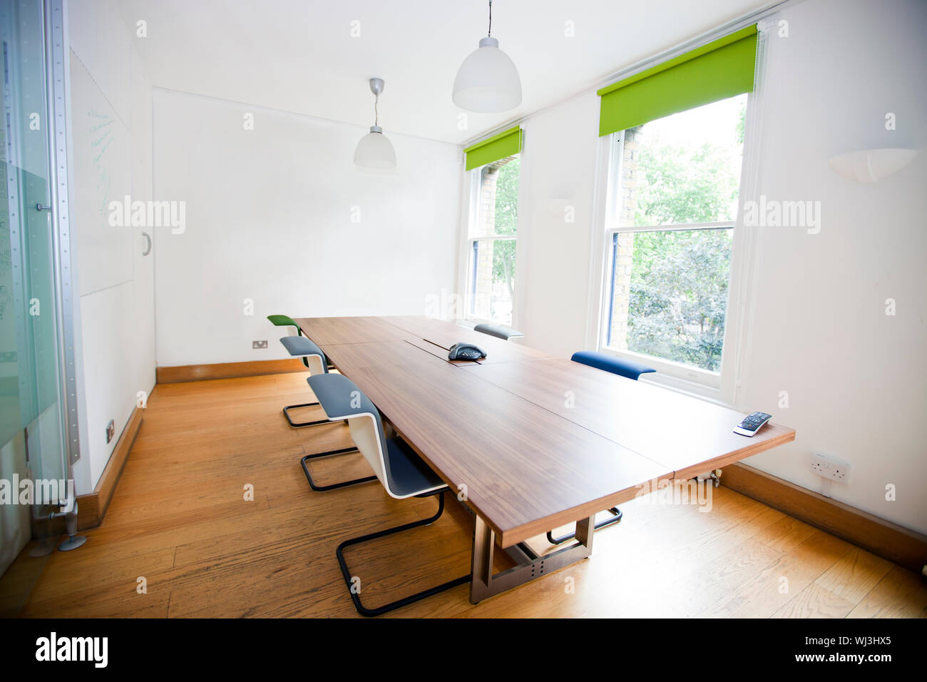 Empty conference room Stock Photo - Alamy