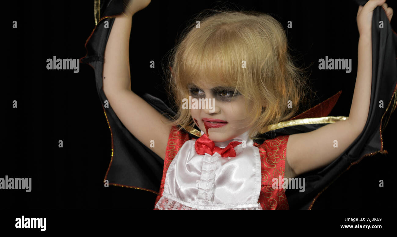 Bloodied child hi-res stock photography and images - Alamy