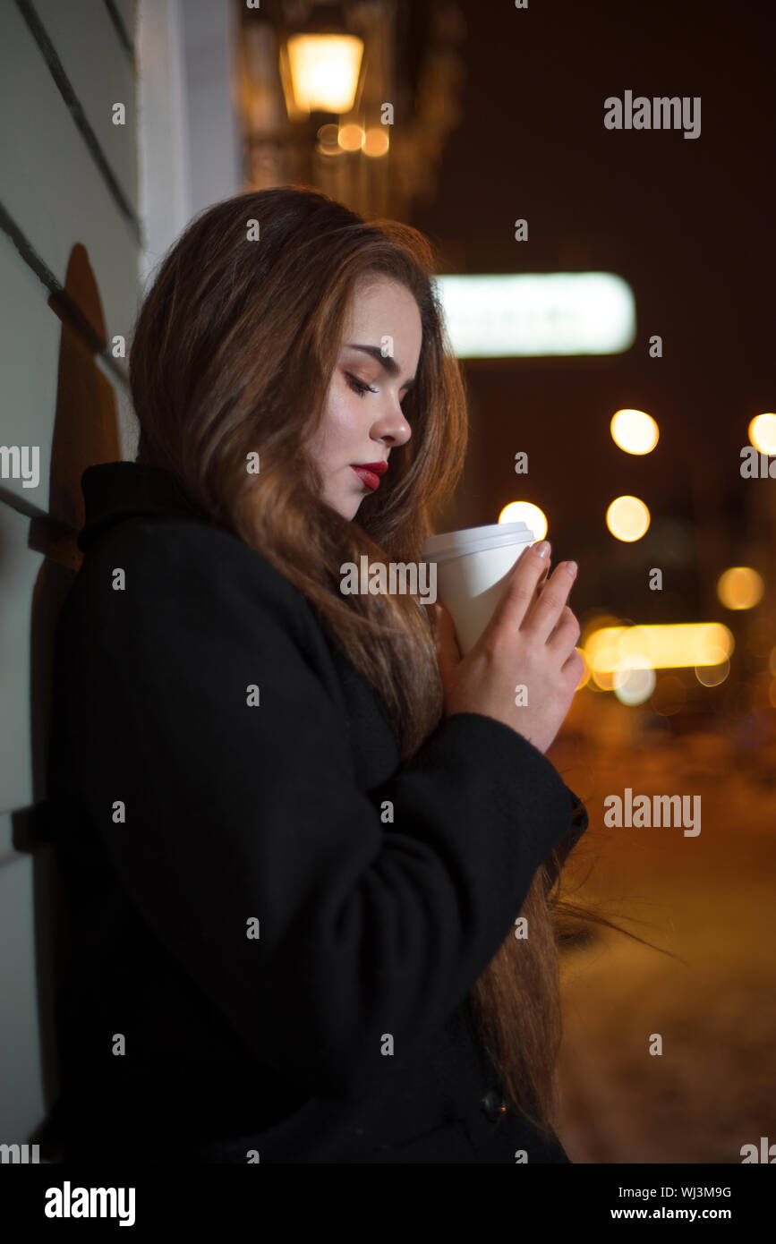 Coffee shop night winter hi-res stock photography and images - Alamy