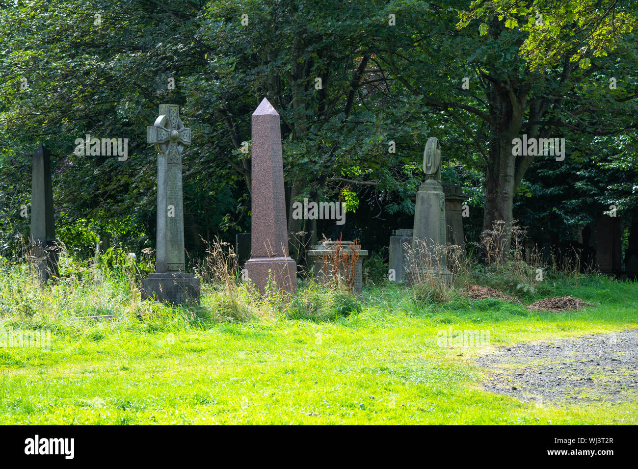 graveyard cemetry church yard Stock Photo - Alamy