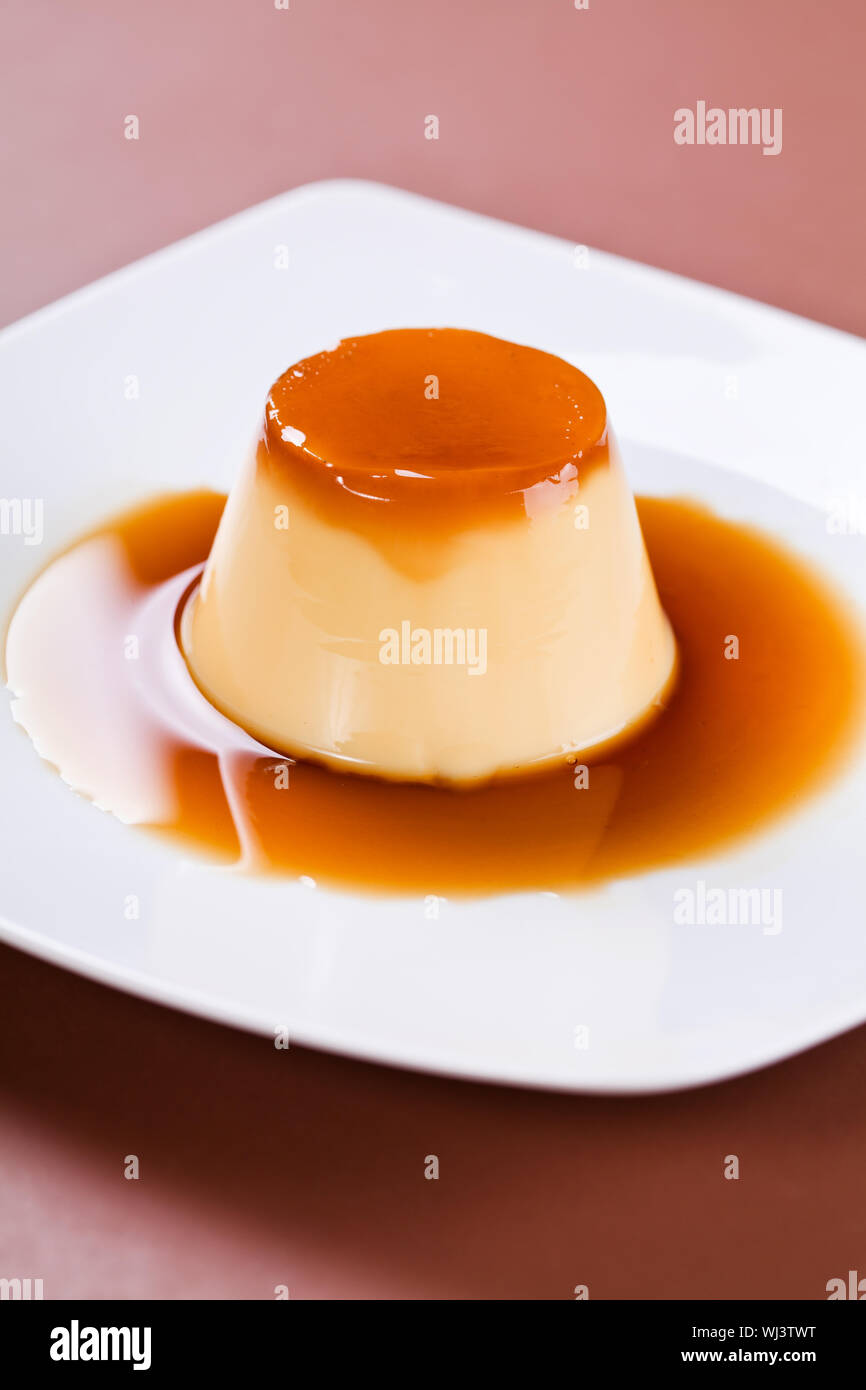 Close up photograph of a tasty caramel cream Stock Photo - Alamy