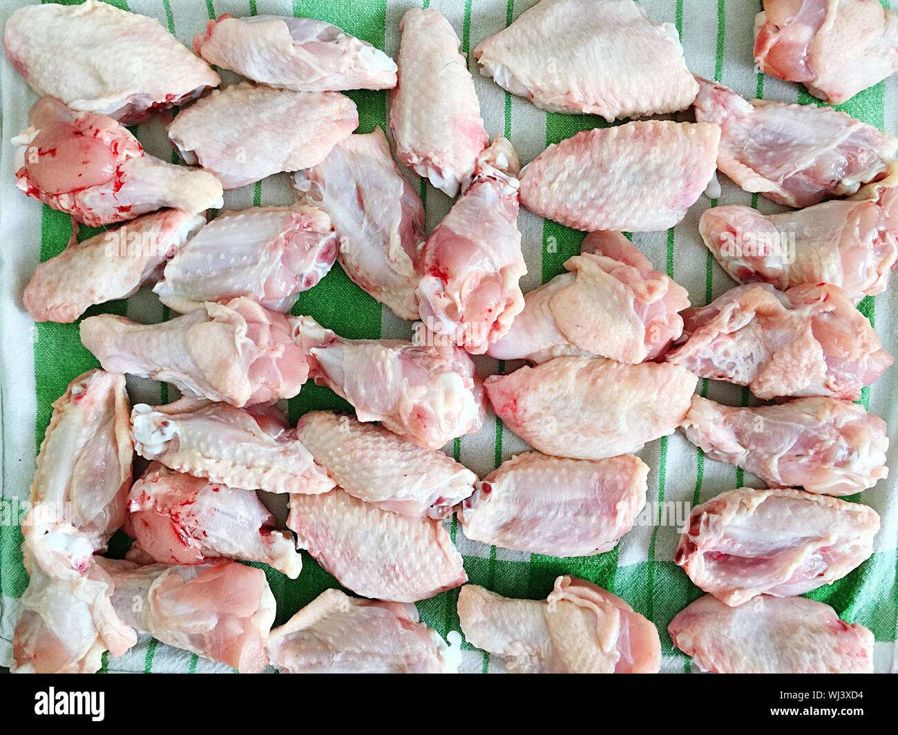 Raw Chicken Wings High Resolution Stock Photography and Images - Alamy