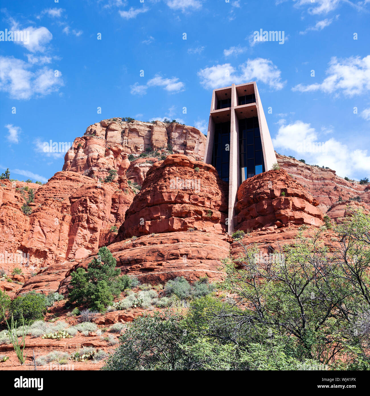Chapel of holy cross in red rocks of sedona hi-res stock photography ...