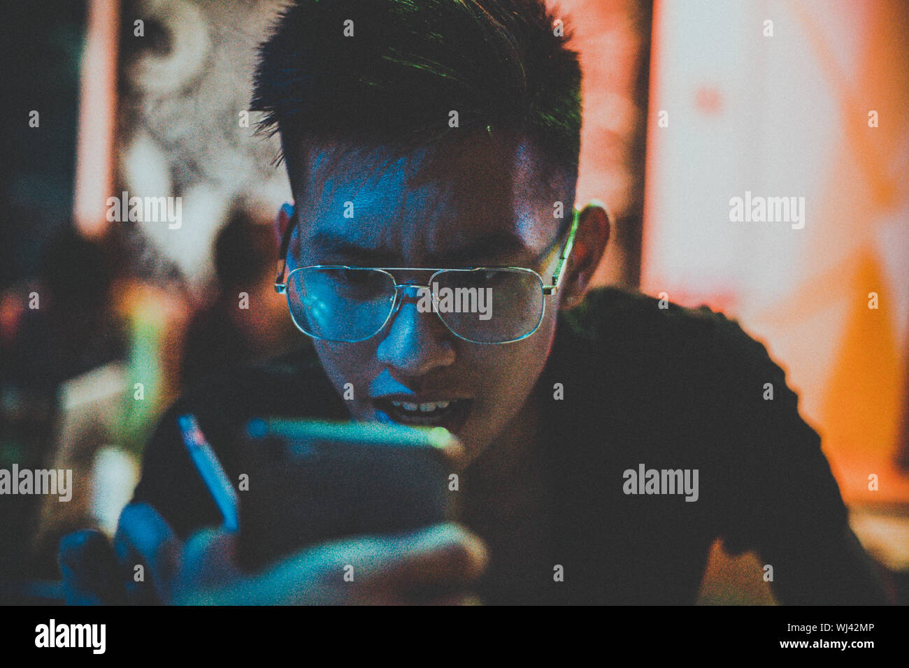 Smoking using phone hi-res stock photography and images - Alamy