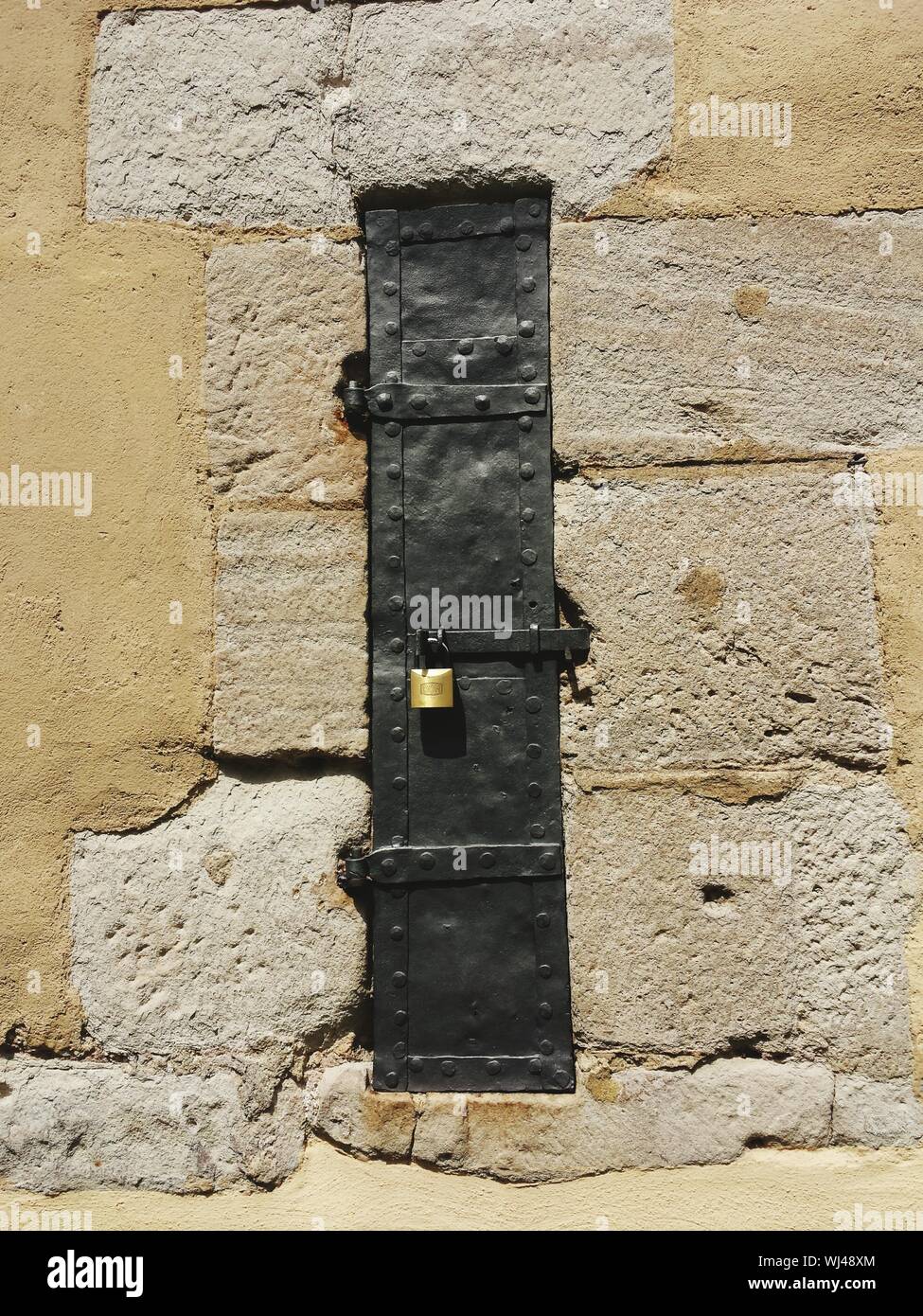 Very narrow door hi-res stock photography and images - Alamy