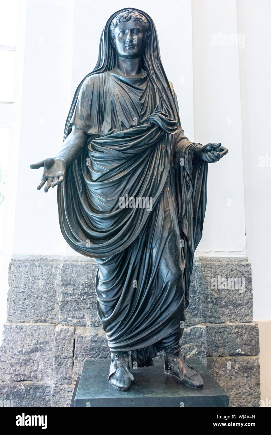 Italy, Naples, national museum, marble statue Stock Photo - Alamy