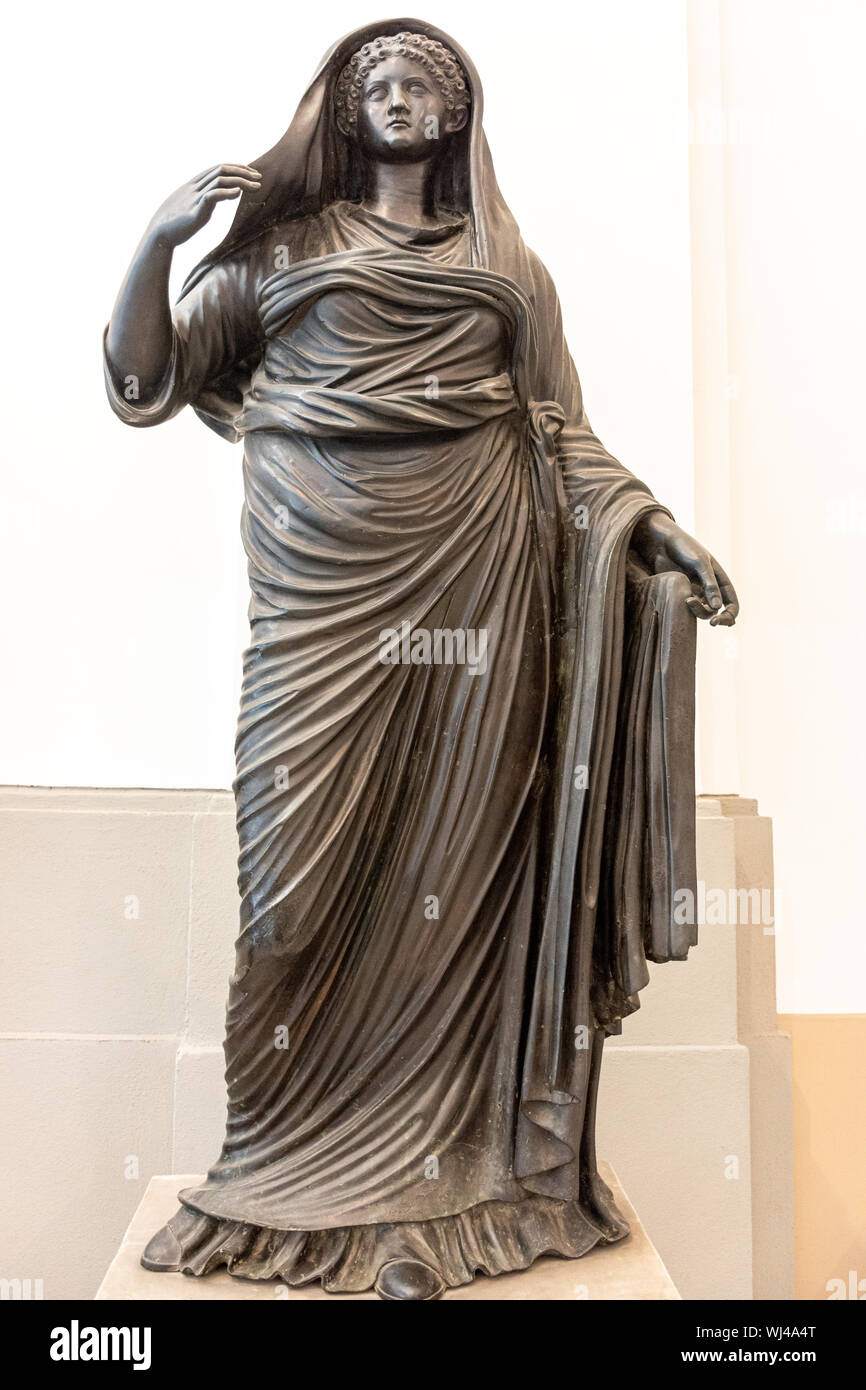 Italy, Naples, national museum, marble statue Stock Photo - Alamy