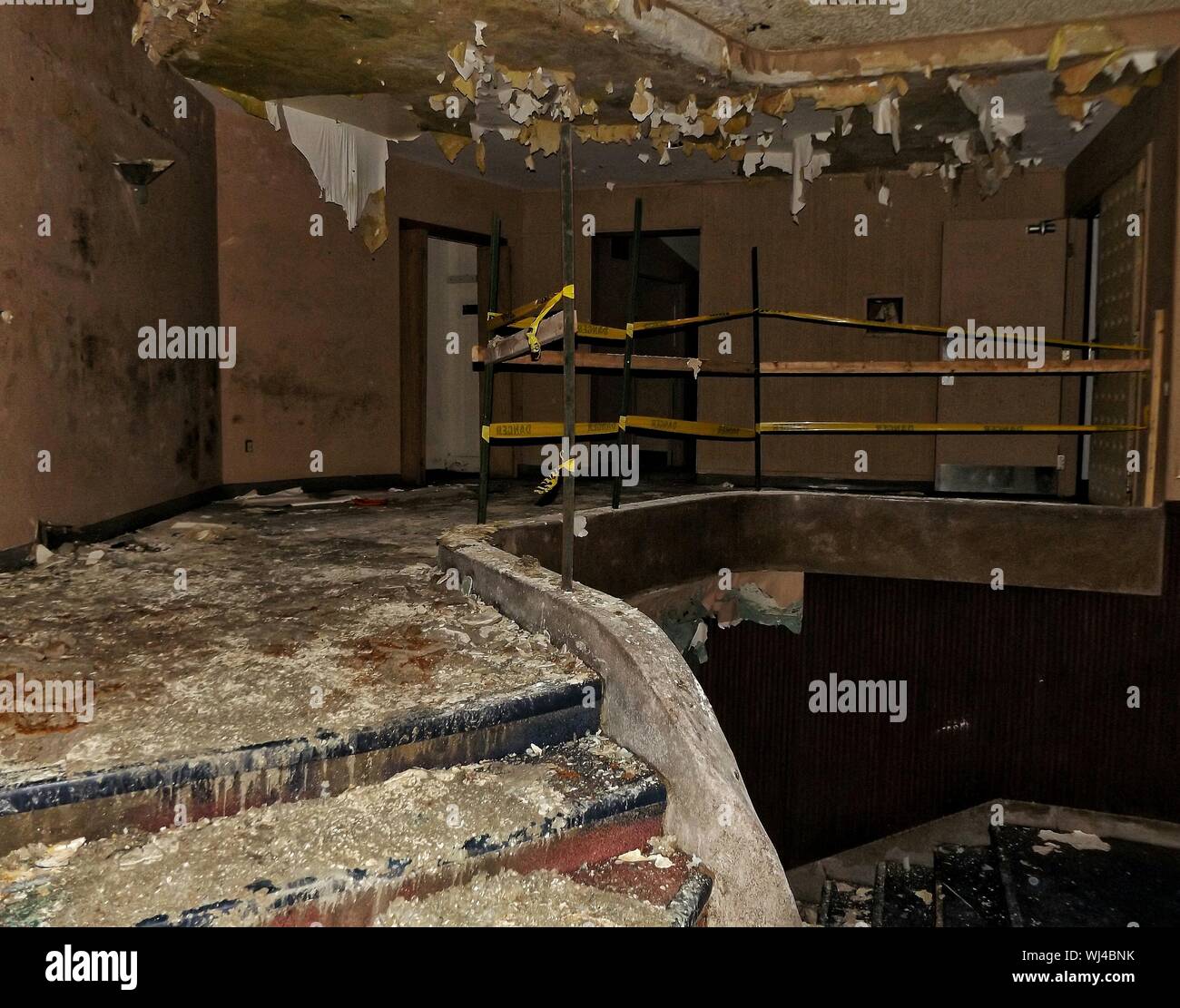 Run down theater hi-res stock photography and images - Alamy