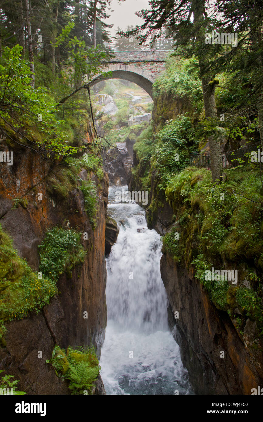 Bridge over ravine hi-res stock photography and images - Alamy
