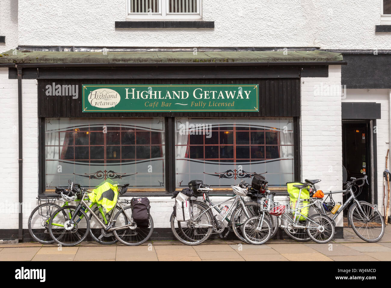 Scottish pub highlands hi-res stock photography and images - Alamy