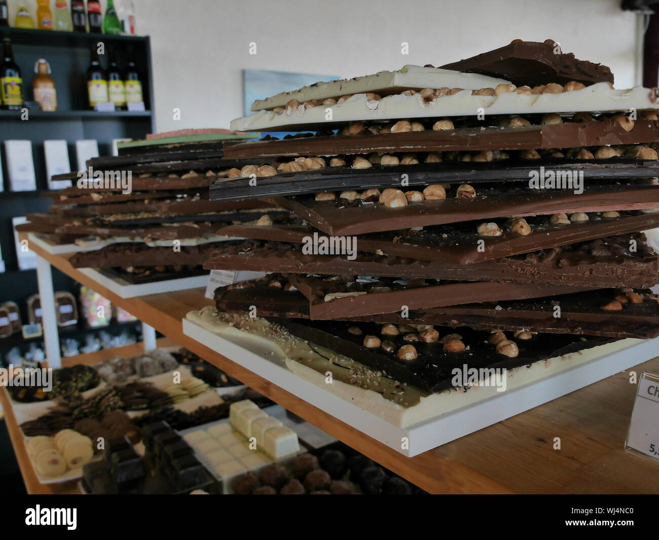 Retail store chocolate hi-res stock photography and images - Alamy