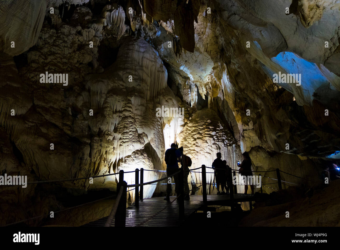 Visitors exploring lovely Deer Cave in Gunung National Park, Mulu ...
