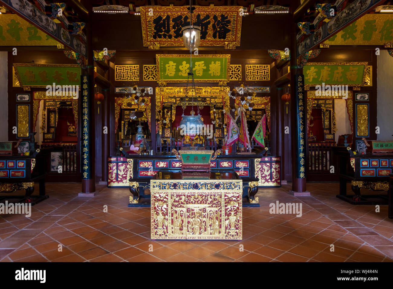 The main altar at the Chinese clan house, Cheah Kongsi, in Geroge Town ...