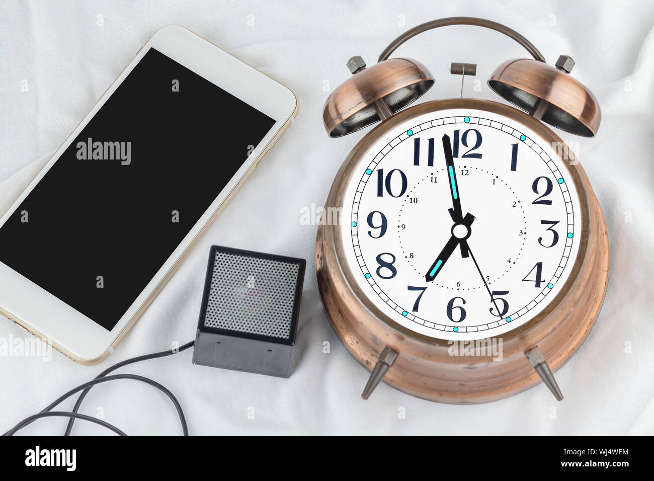 Mobile clock hi-res stock photography and images - Alamy