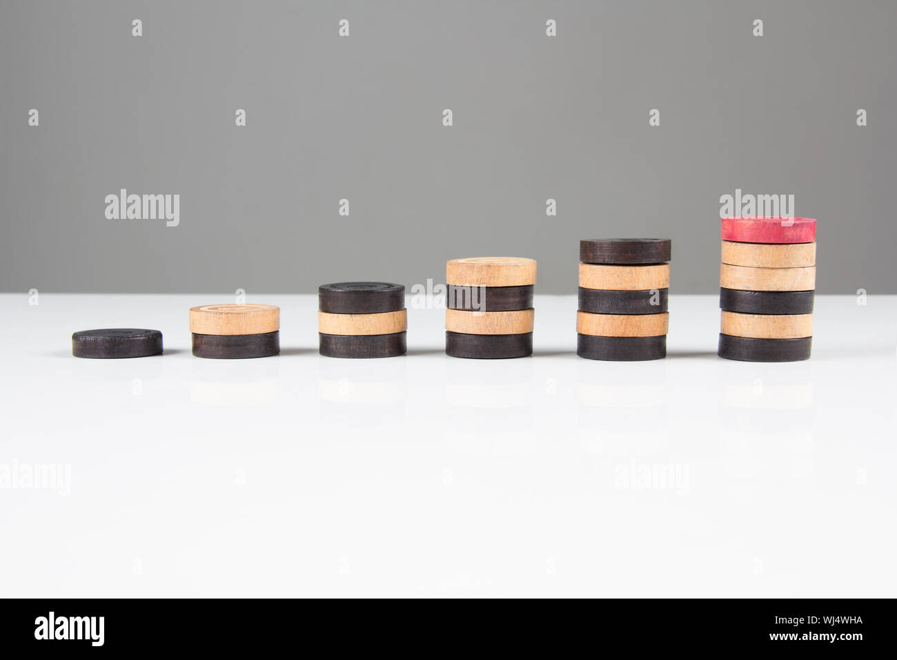 Carrom pieces in shape of bar graph representing growth Stock Photo - Alamy