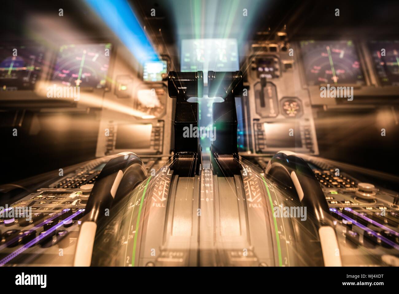 Airplane cockpit at night hi-res stock photography and images - Alamy