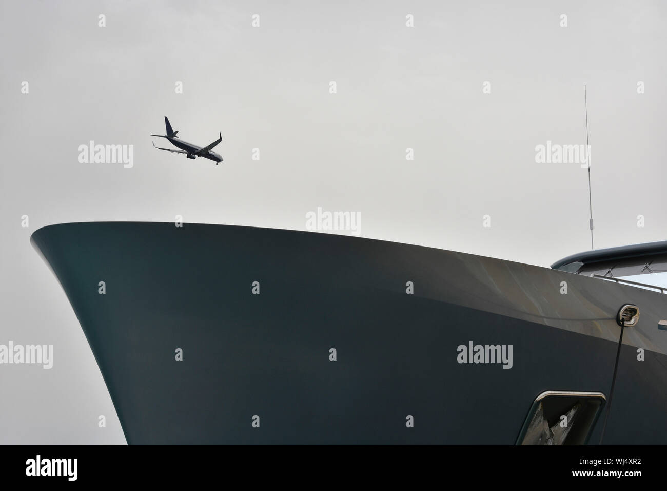 Passenger flying boat hi-res stock photography and images - Alamy