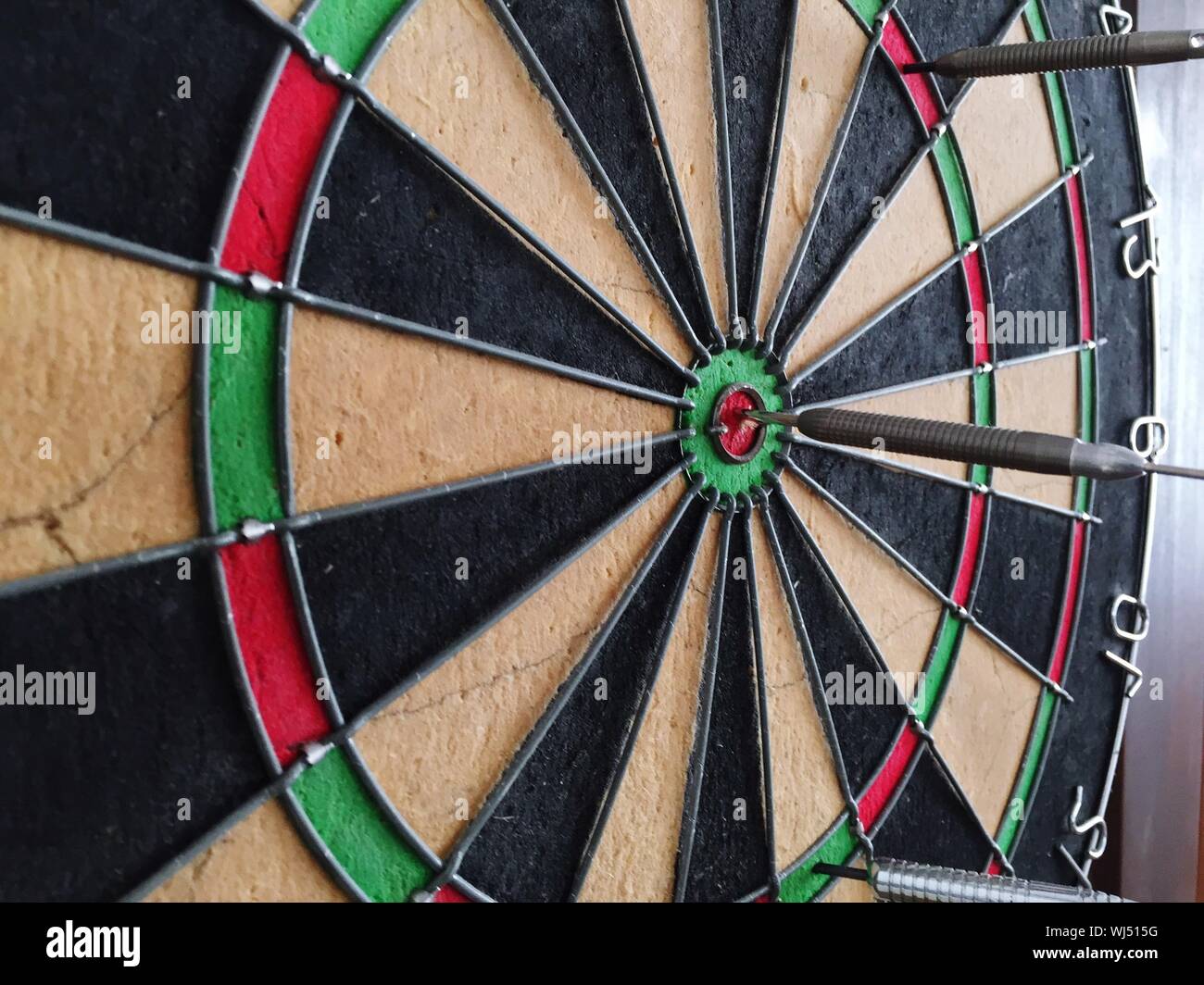 Target arrow hi-res stock photography and images - Alamy