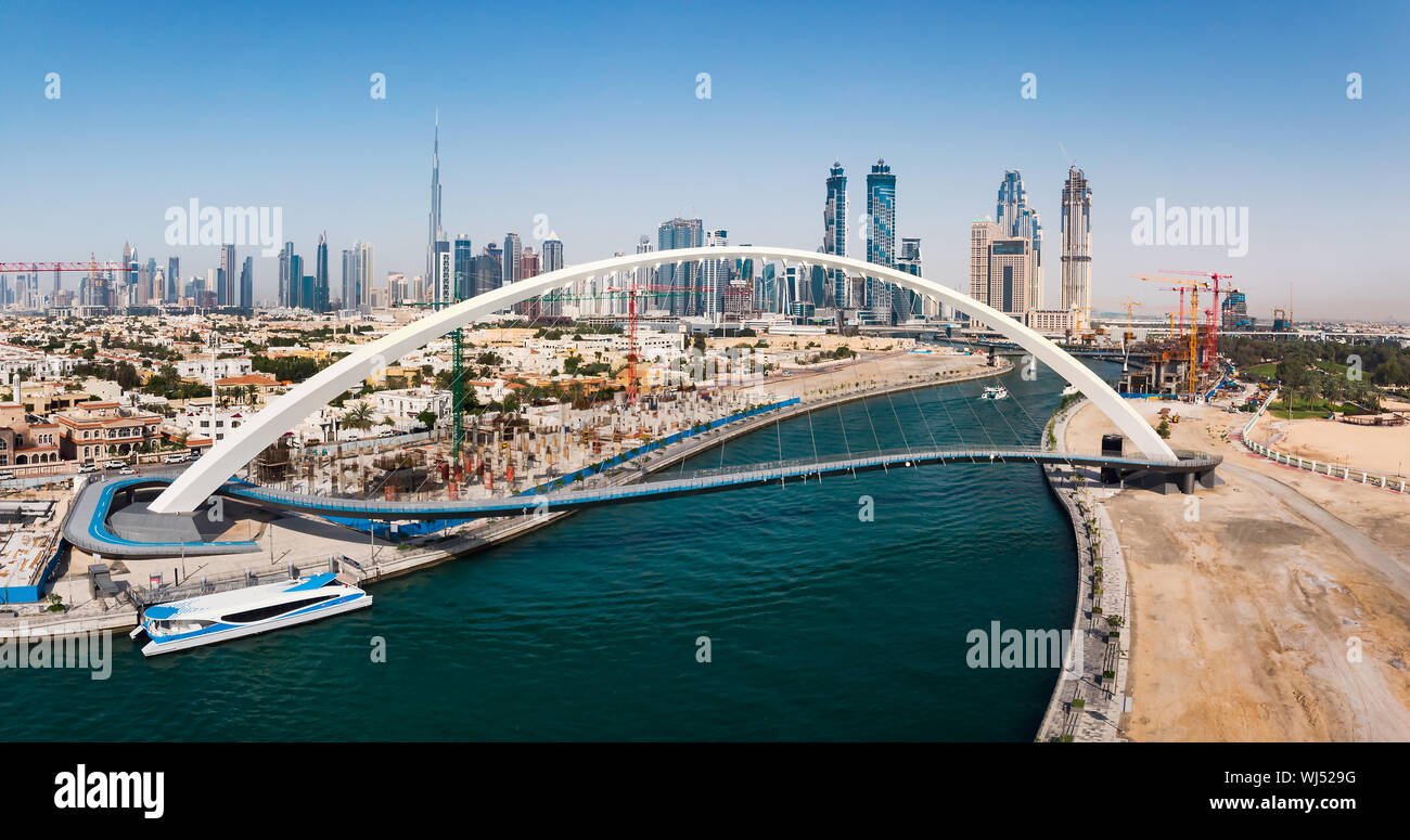 Dubai water canal boardwalk hi-res stock photography and images - Alamy