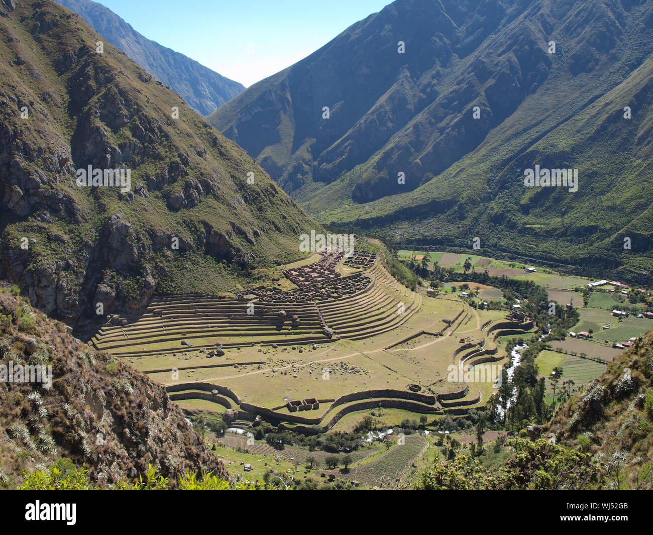 Narrow valley aerial hi-res stock photography and images - Alamy