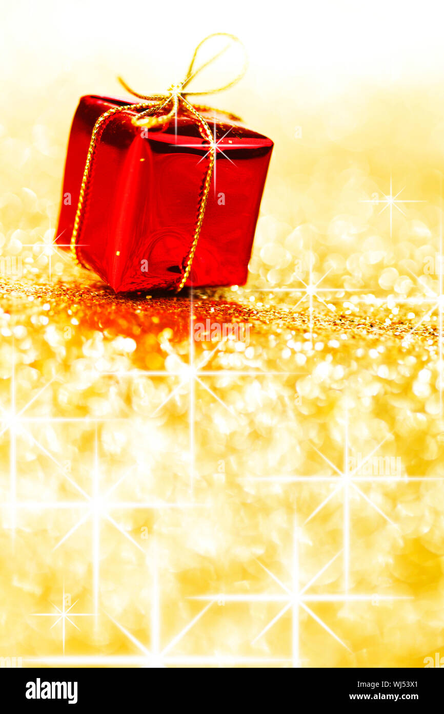 Red holiday gift box on shiny golden background with copy space Stock ...