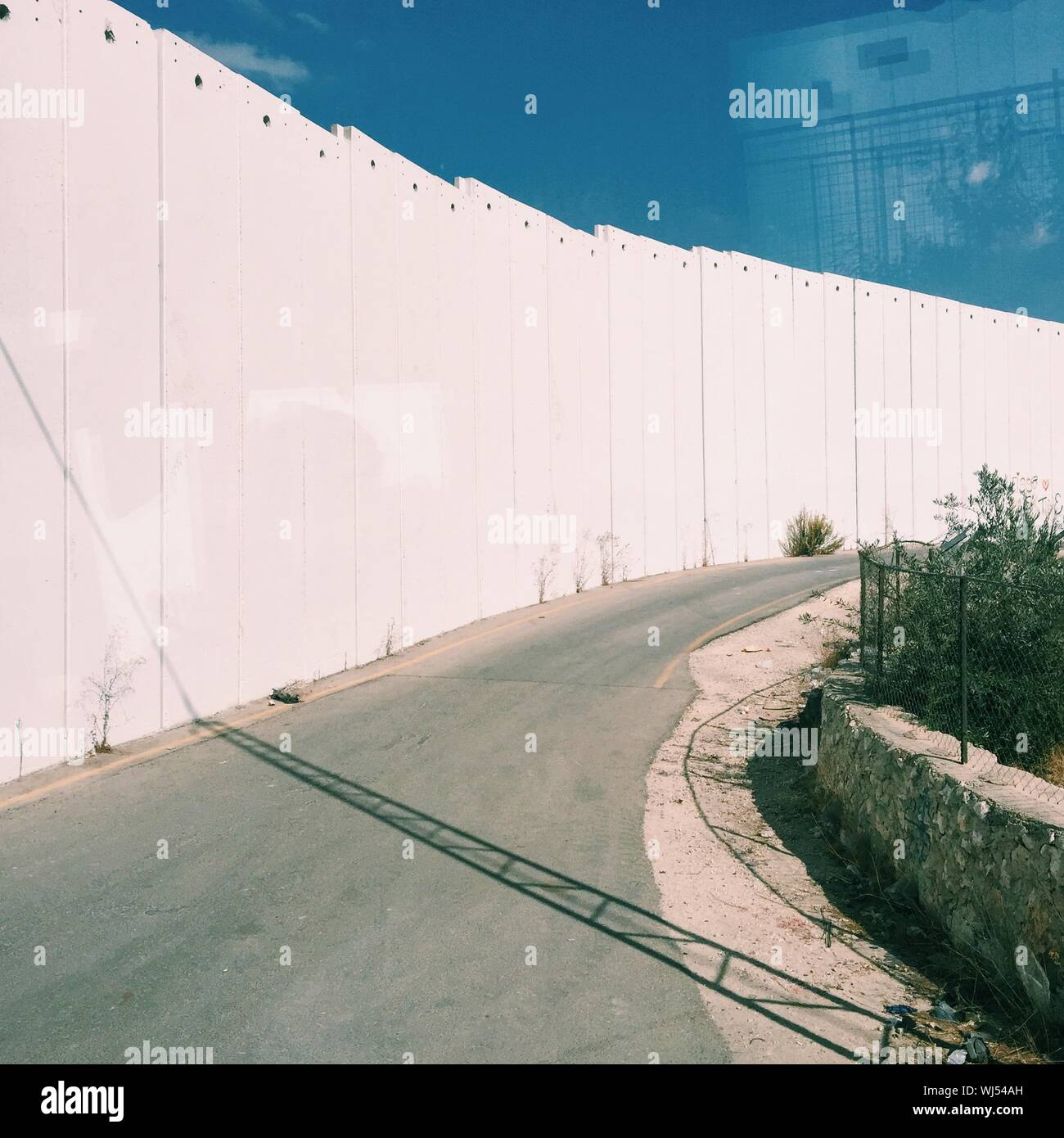 Israeli west bank barrier hi-res stock photography and images - Alamy