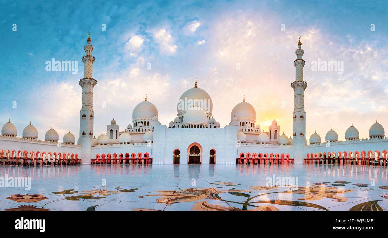 Sheikh Zayed Grand Mosque in Abu Dhabi panoramic view at sunset Stock ...
