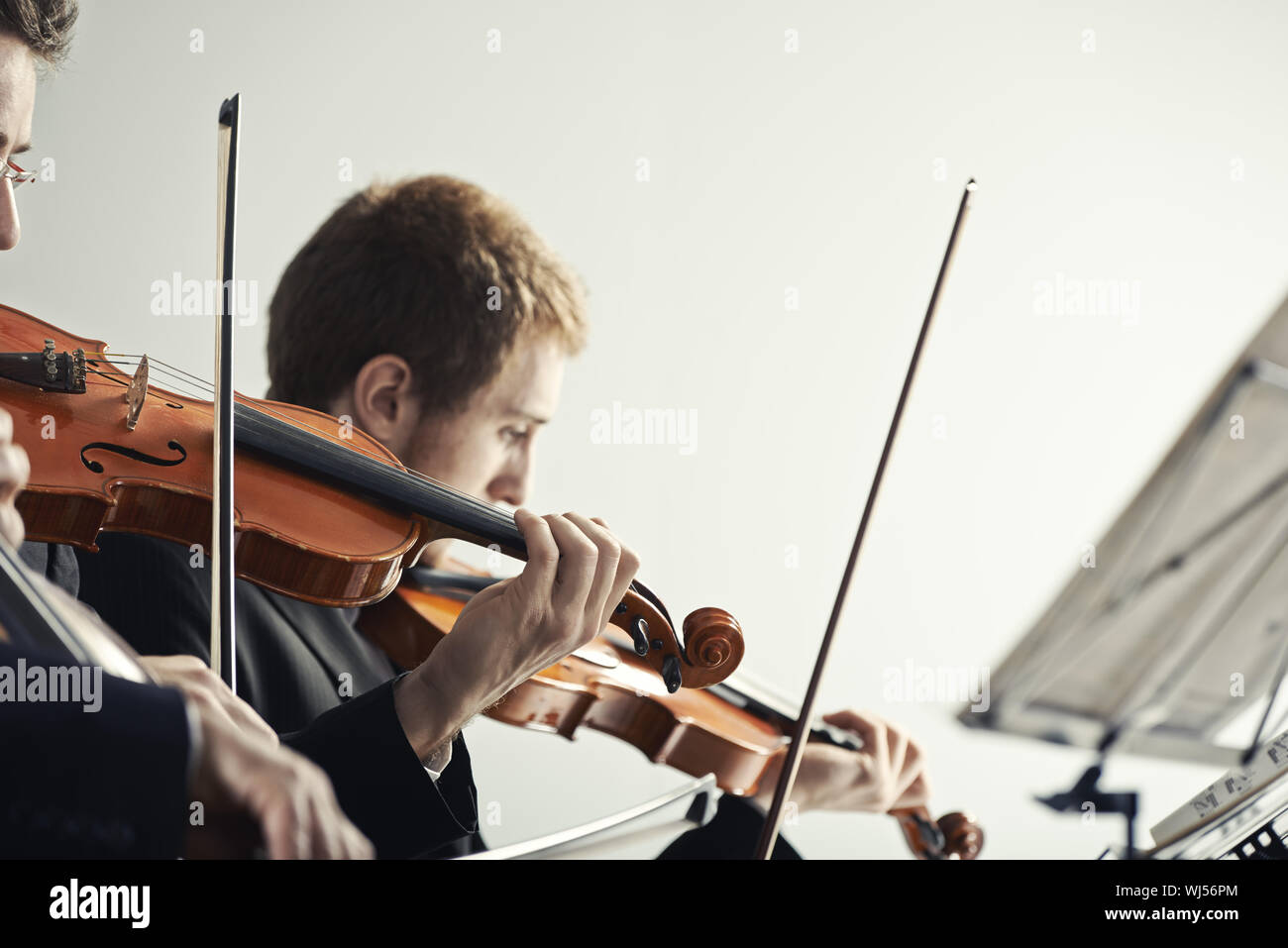 Violinists High Resolution Stock Photography and Images - Alamy